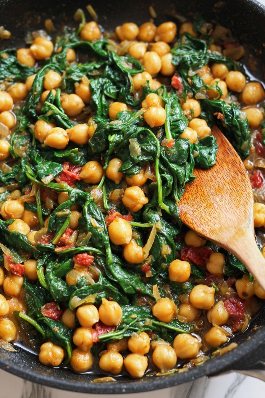 Spicy Chickpeas with Tomatoes and Spinach - Easy & Flavorful Dinner